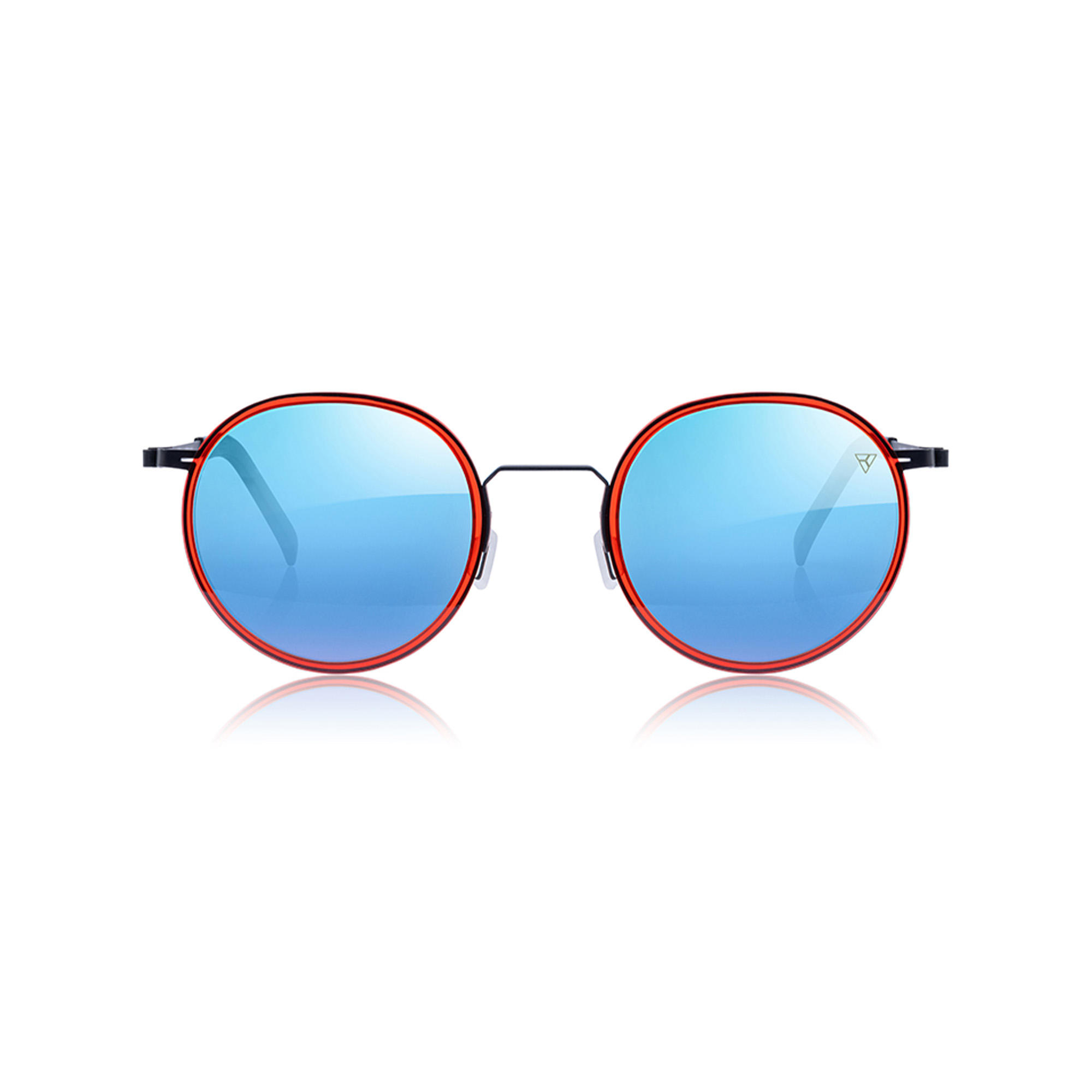 Nebula Red Titanium за навън